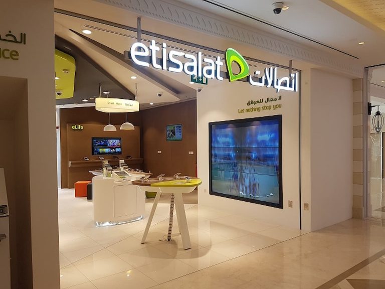 How to Buy UAE SIM Card: Guide for Tourists in 2024